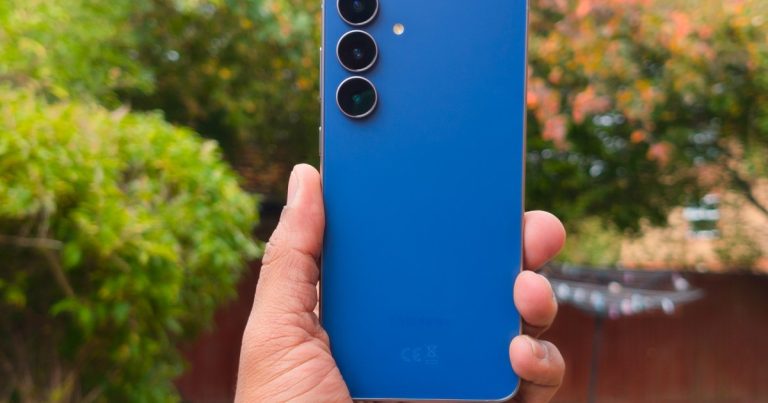 J'ai utilisé le Galaxy S25 FE. Voici pourquoi cela pourrait être votre ...